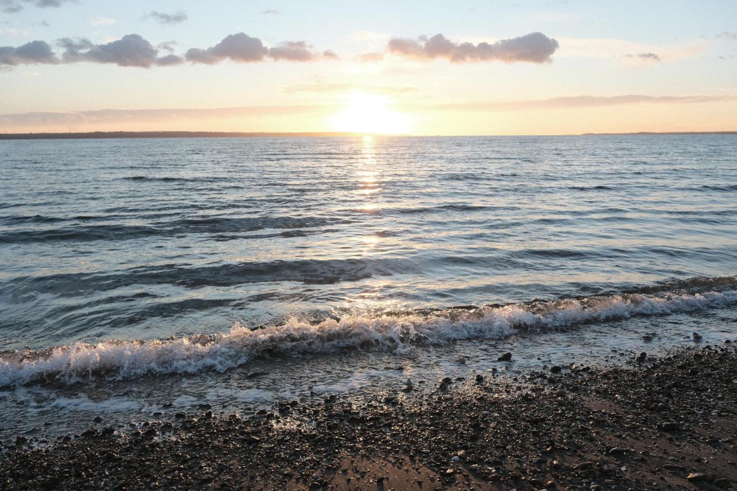 Coastal Calm, Soft Tones on the Shore – Film Recipes for Fujifilm Cameras